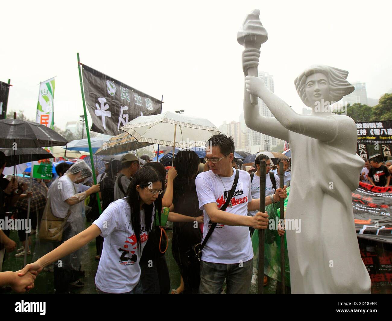 1989 goddess of democracy statue hi-res stock photography and images ...