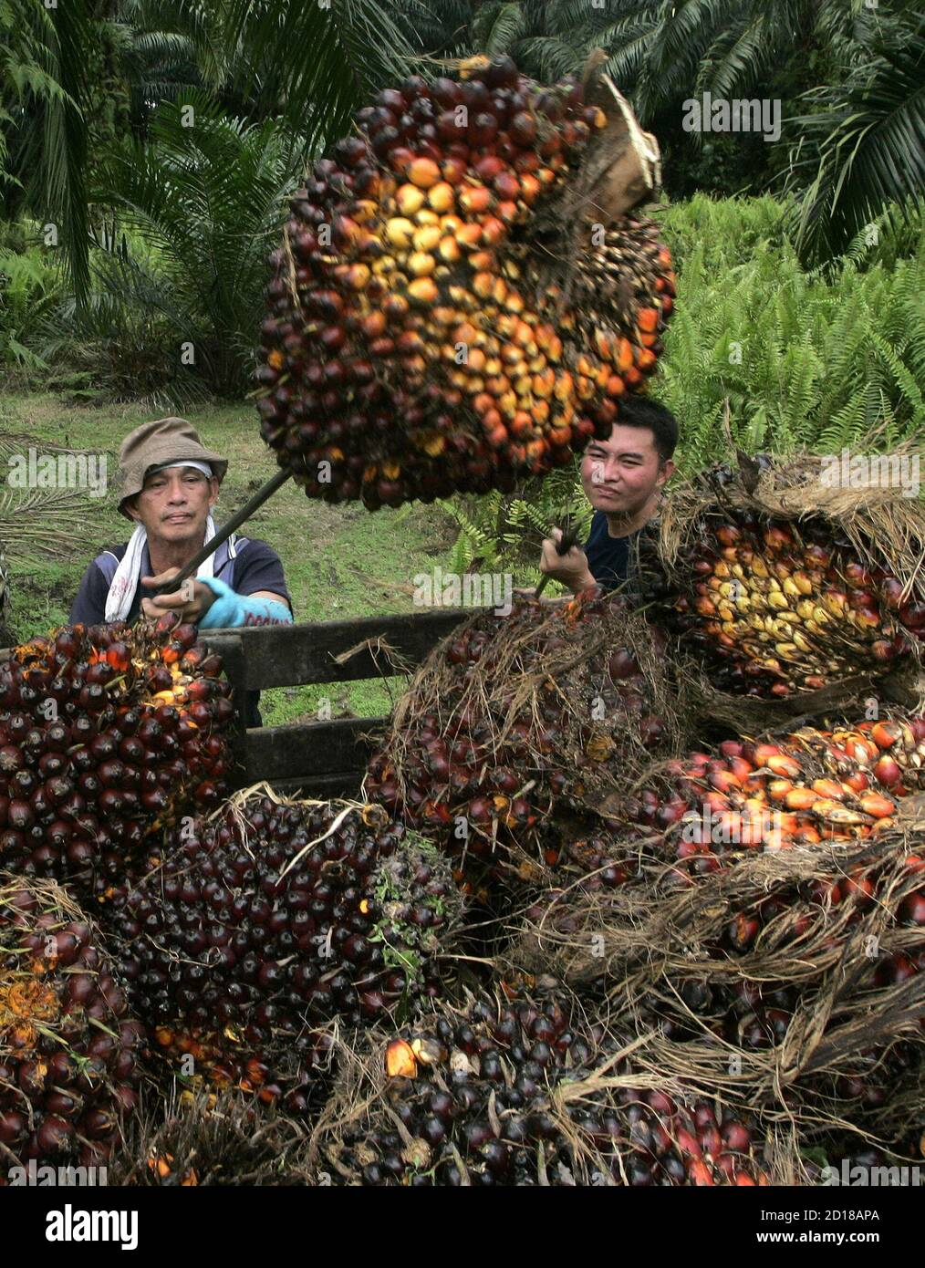 Crude oil production cuts hi-res stock photography and images - Alamy