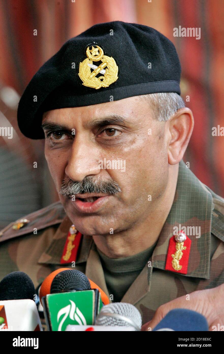 Red mosque islamabad hi-res stock photography and images - Alamy