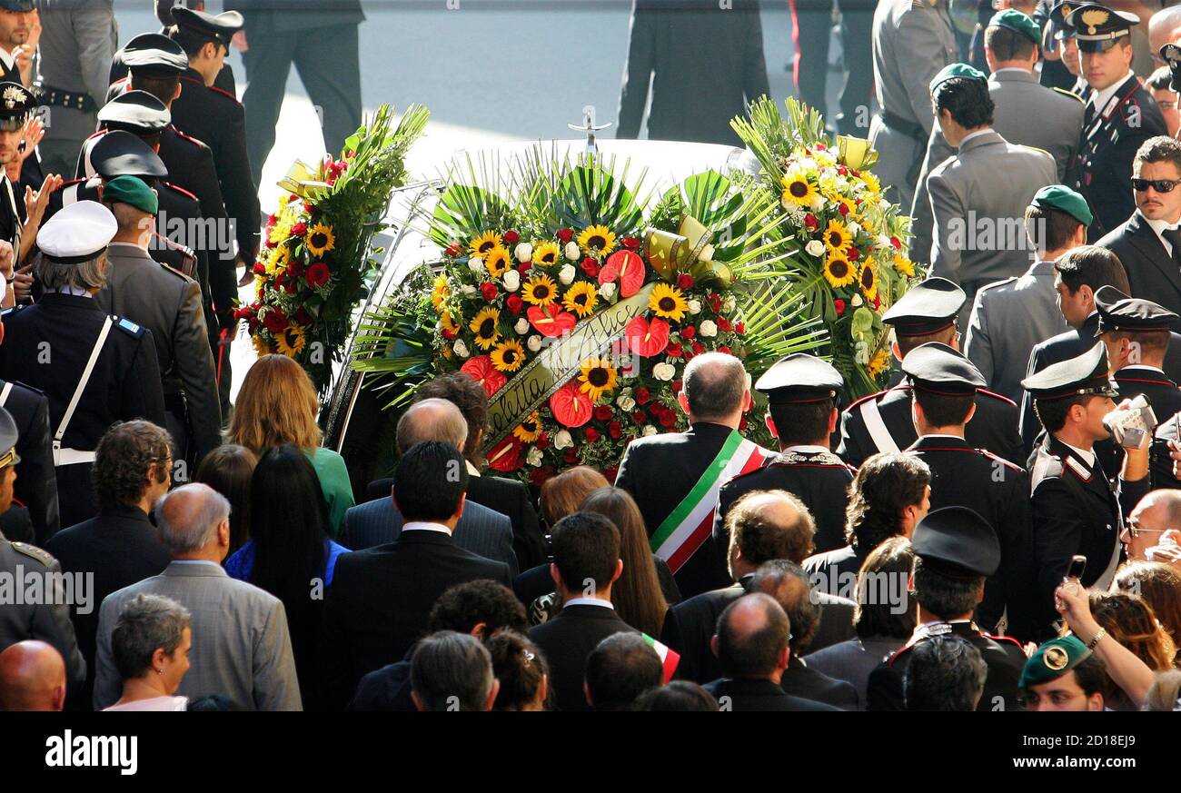 Luciano Pavarotti Funeral High Resolution Stock Photography and Images ...