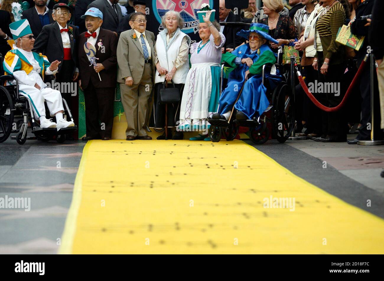 Munchkins wizard oz 1939 hi-res stock photography and images - Alamy