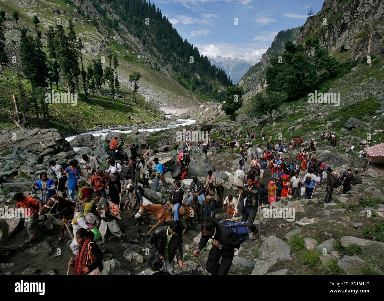 Hindu pilgrims trek cave amarnath hi-res stock photography and images ...