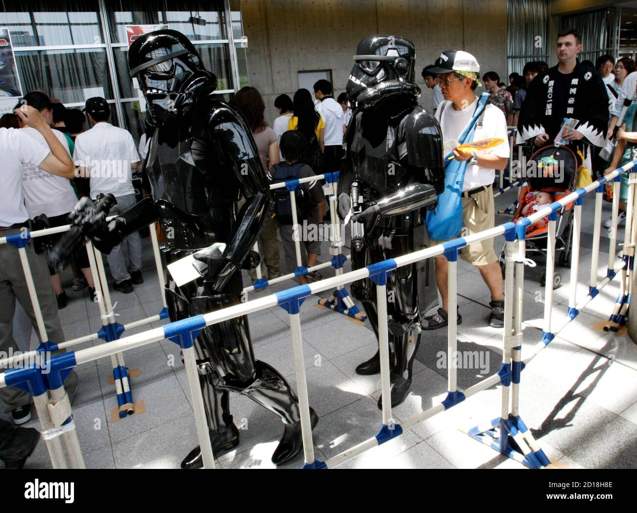 Japan movie queue hi-res stock photography and images - Alamy