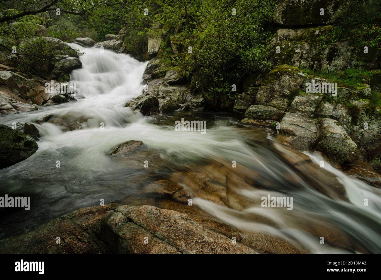 Cascada Rocas Corriente De Agua Cascada Con Piedras De Río Deposito