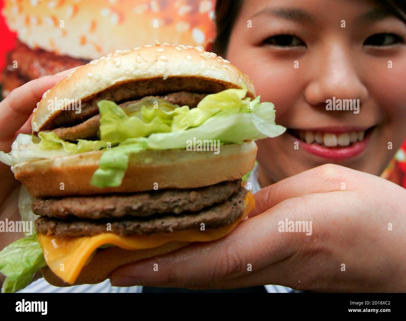 Burger big mac hand hi-res stock photography and images - Alamy