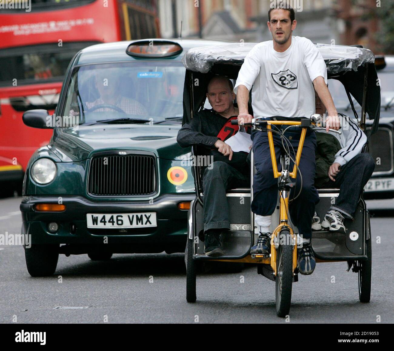 London rickshaw cabs hi-res stock photography and images - Alamy