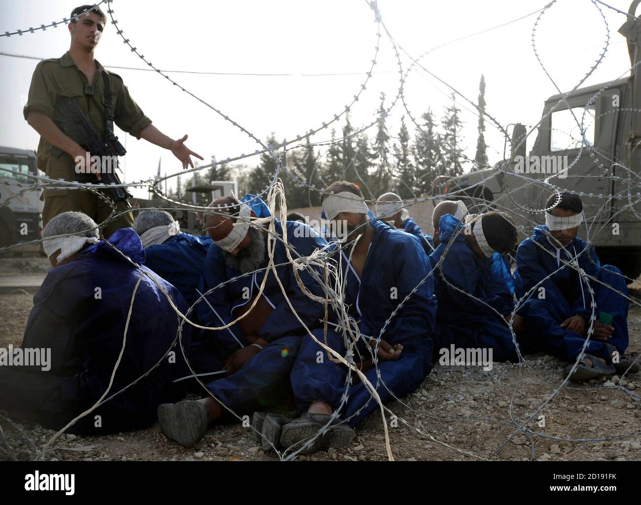 Israel soldier questioning hi-res stock photography and images - Alamy