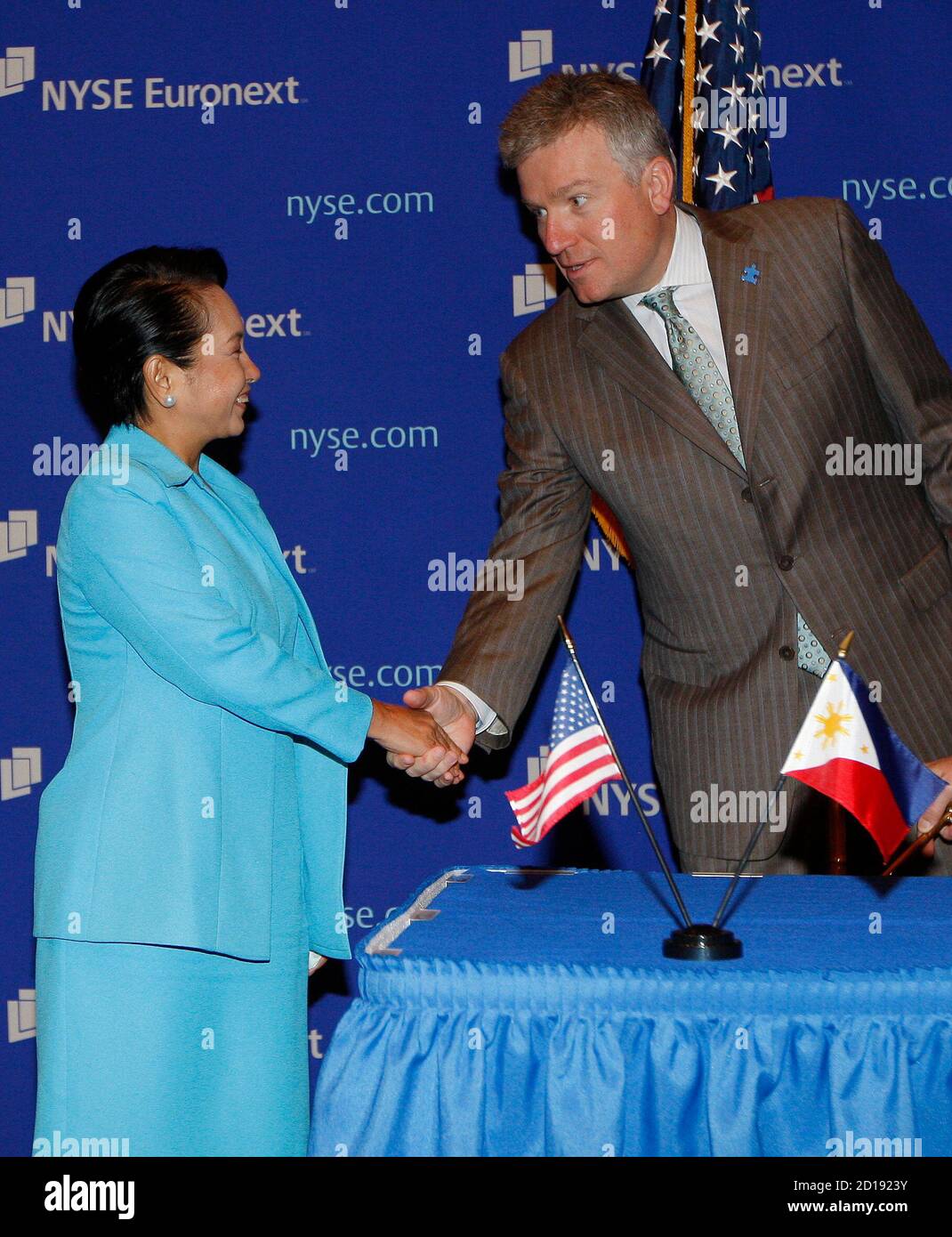 Gloria arroyo l hi-res stock photography and images - Alamy