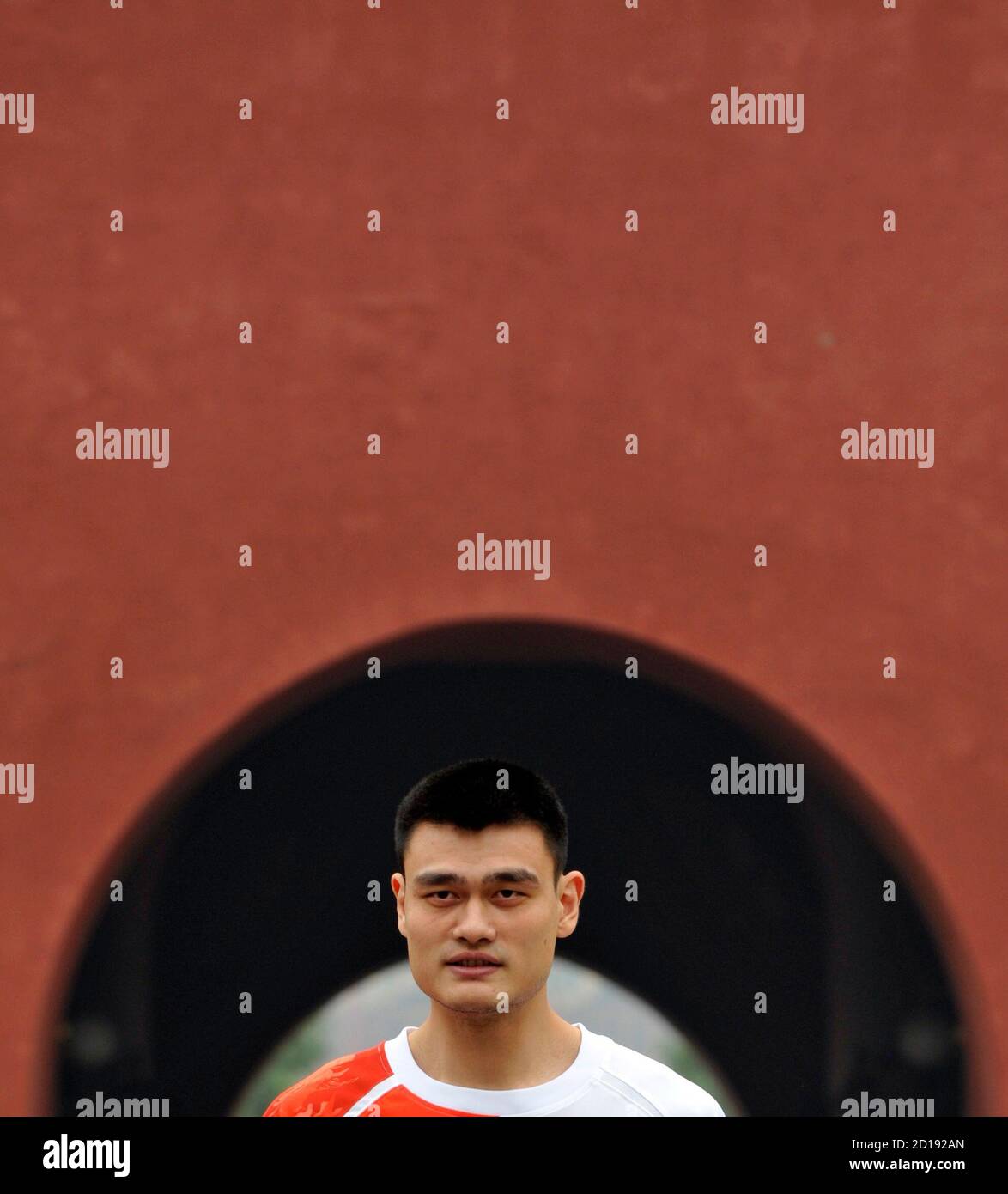 Yao ming olympic torch hi-res stock photography and images - Alamy