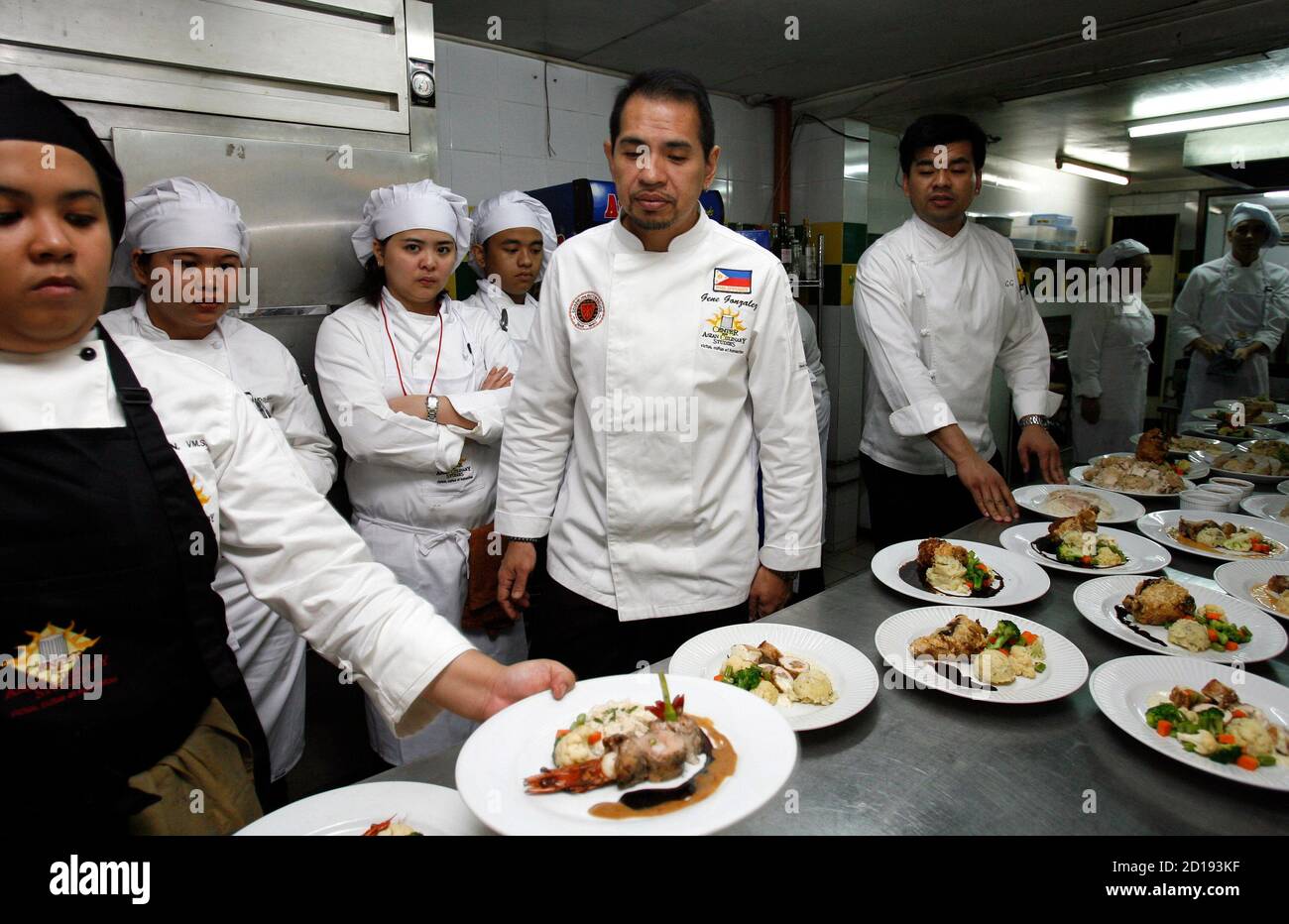 Filipino chef hi-res stock photography and images - Alamy