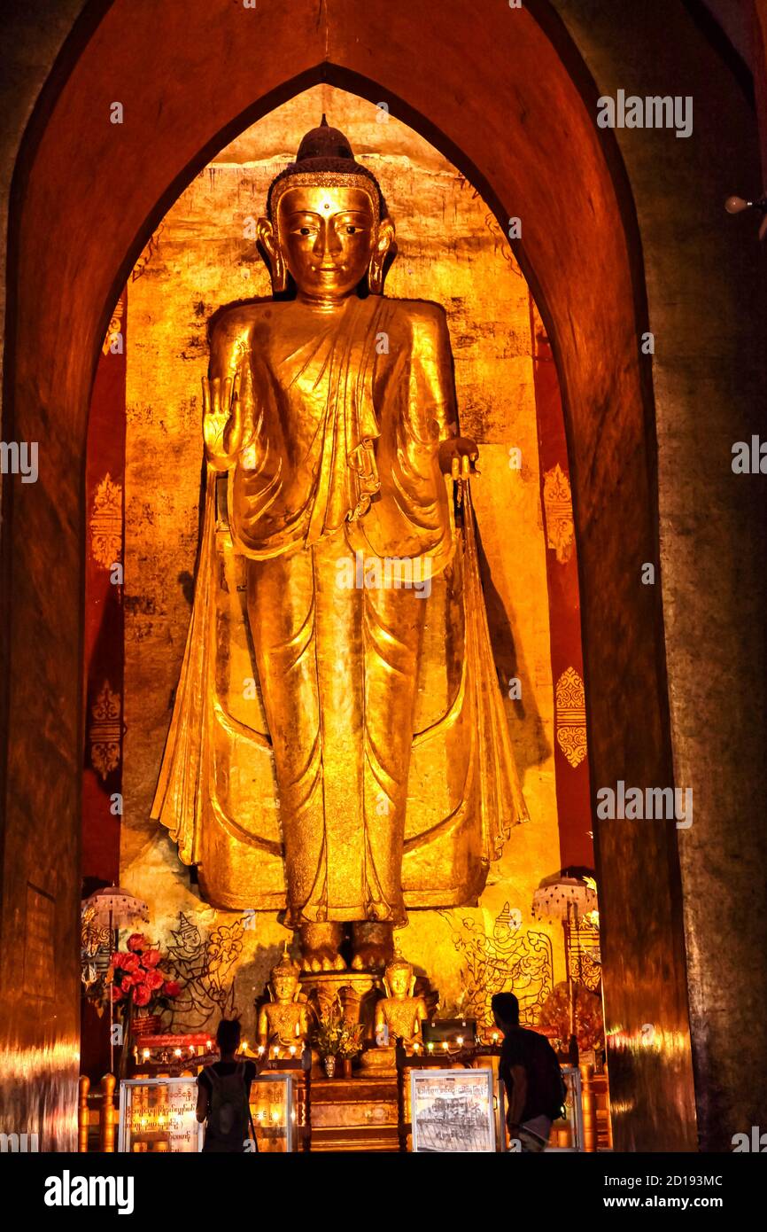 Ananda Buddhist Temple built by King Kyansittha in 1105. Bagan ...