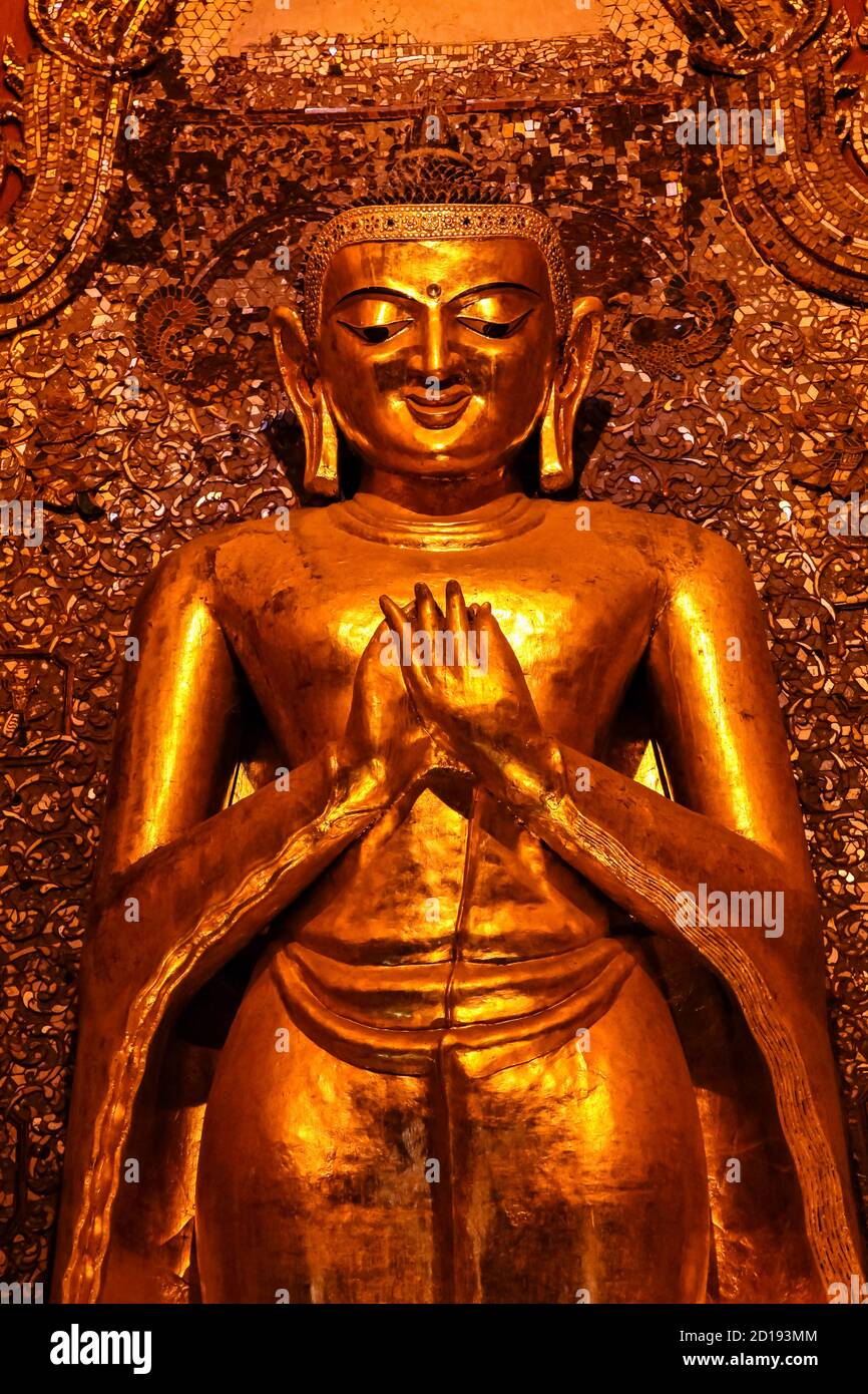 Ananda Buddhist Temple built by King Kyansittha in 1105. Bagan ...