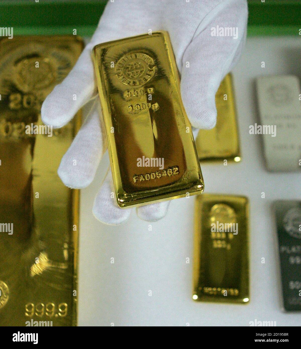 Japan factory old hi-res stock photography and images - Alamy