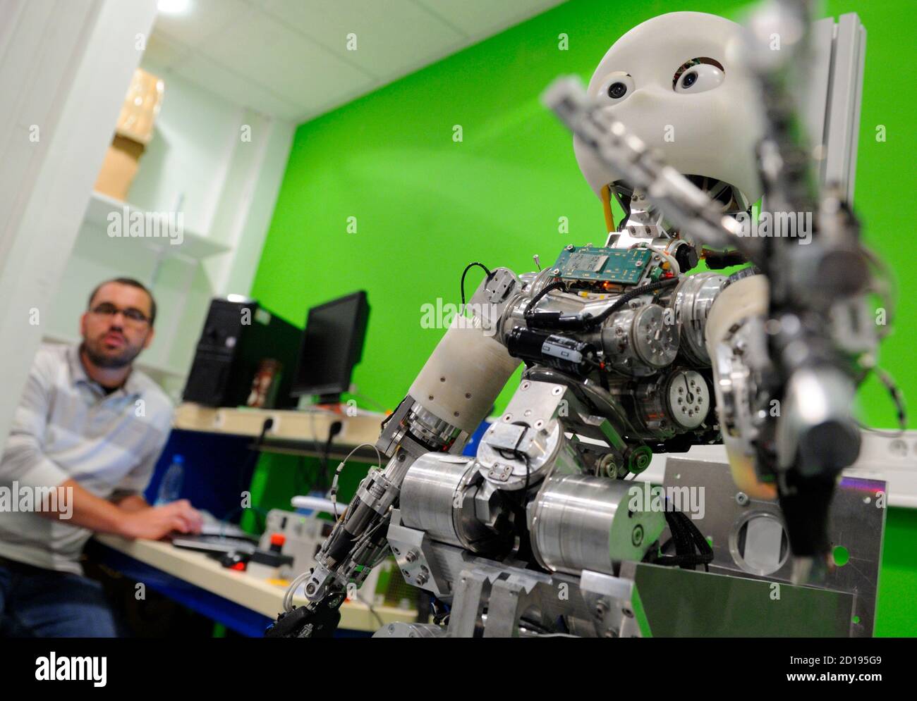 Child learning robot humanoid hi-res stock photography and images - Alamy