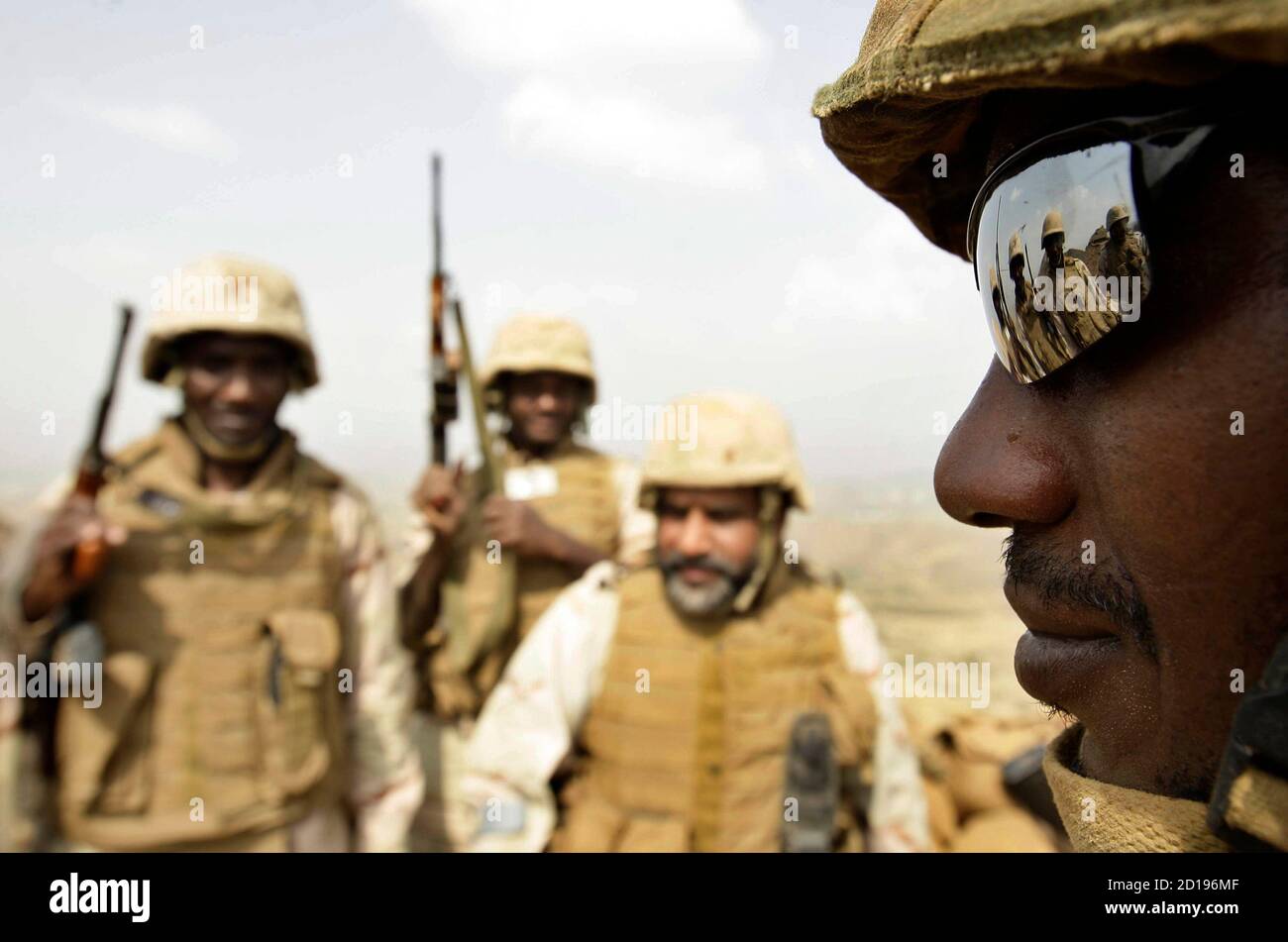 Saudi soldier uniform hi-res stock photography and images - Alamy