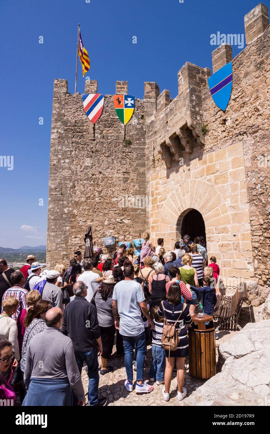 Capdepera Medieval Fair, Mercat Medieval, many people entering the ...