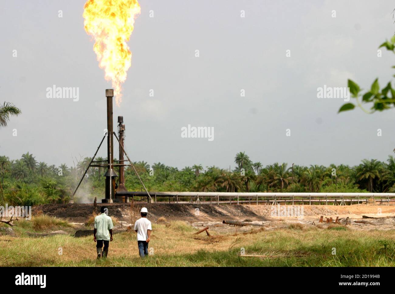 Oil flow station hi-res stock photography and images - Alamy