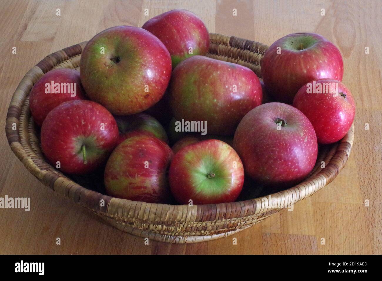 Red apples in the basket Stock Photo - Alamy
