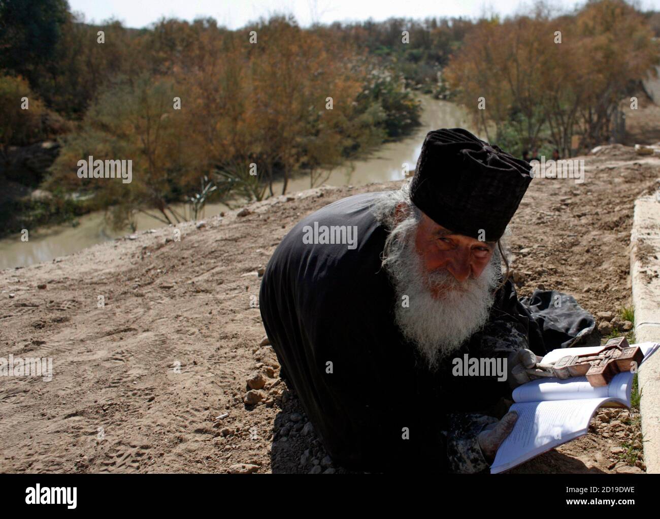 Eastern orthodox priest blessing hi-res stock photography and images ...