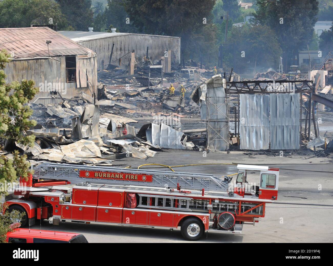 Universal studios fire june 2008 hi-res stock photography and images ...