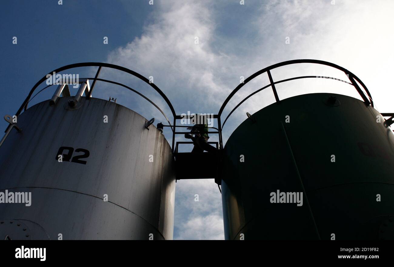 Pandacan oil depot hi-res stock photography and images - Alamy