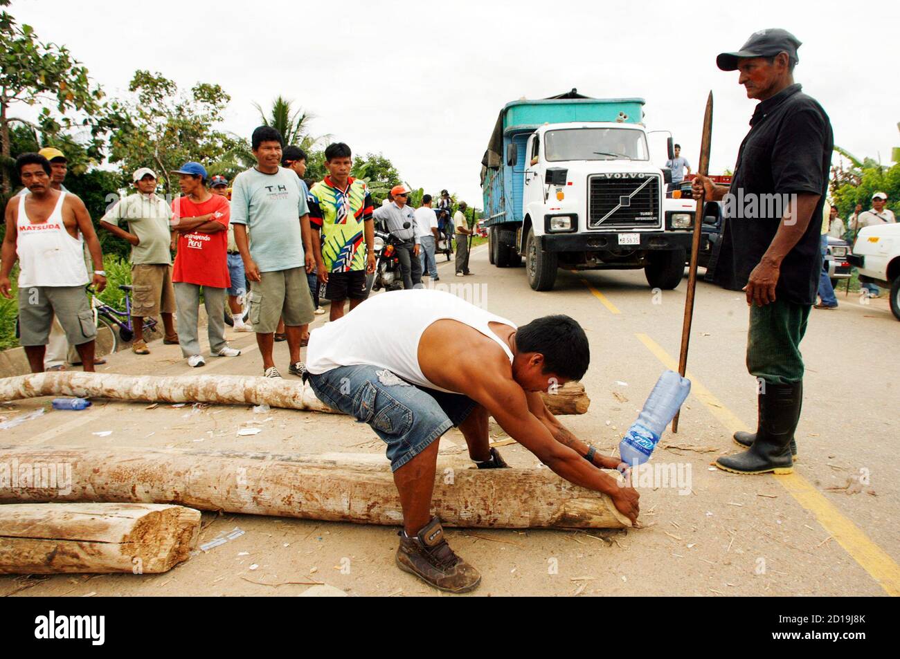 Peru deforestation indigenous people hi-res stock photography and ...