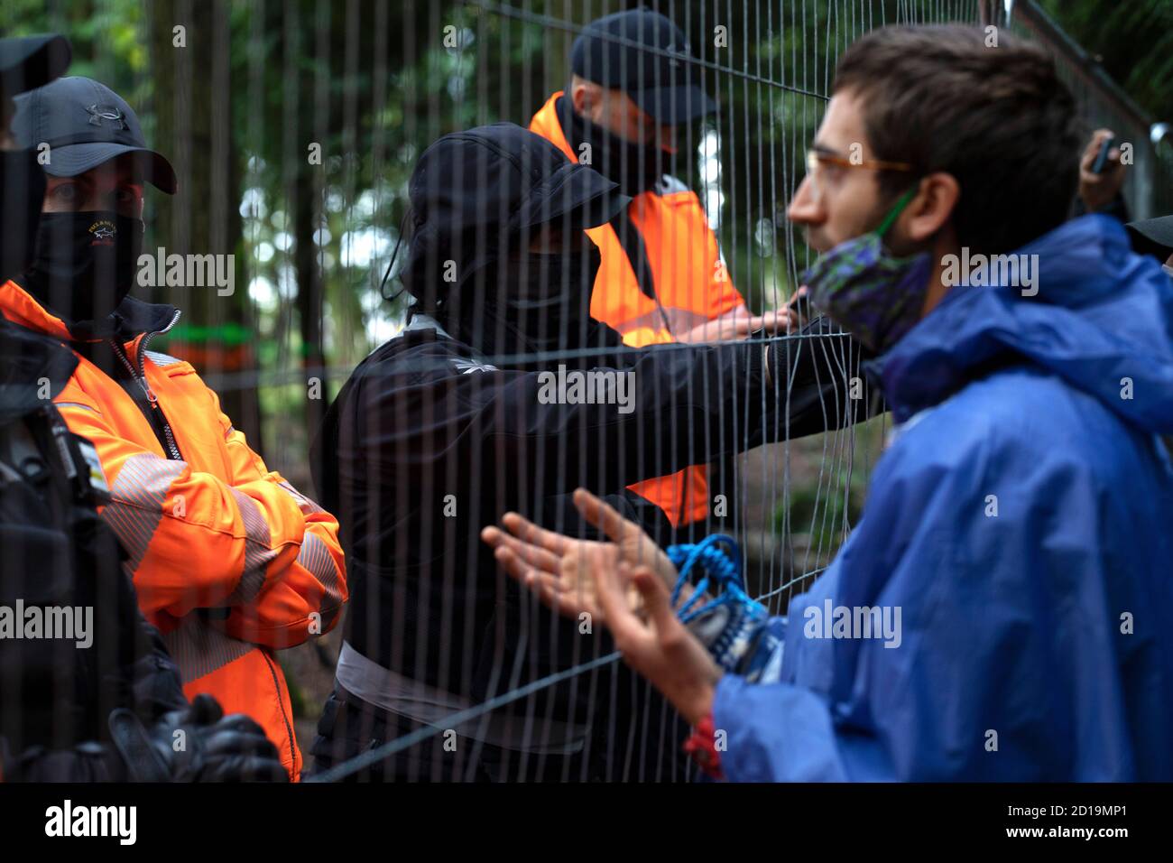 Linking arms protest hi-res stock photography and images - Alamy