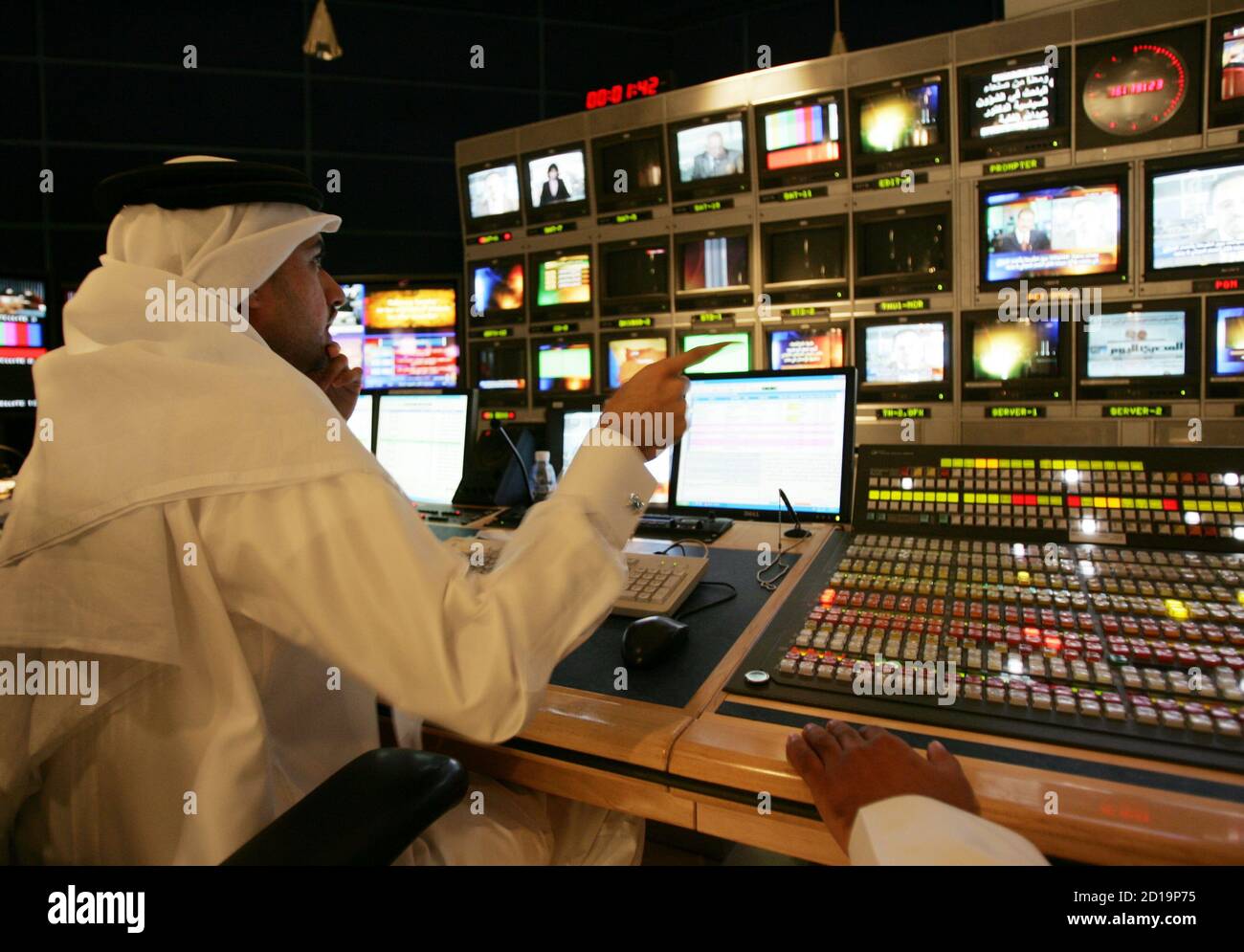 Al jazeera tv arabic channel hi-res stock photography and images - Alamy
