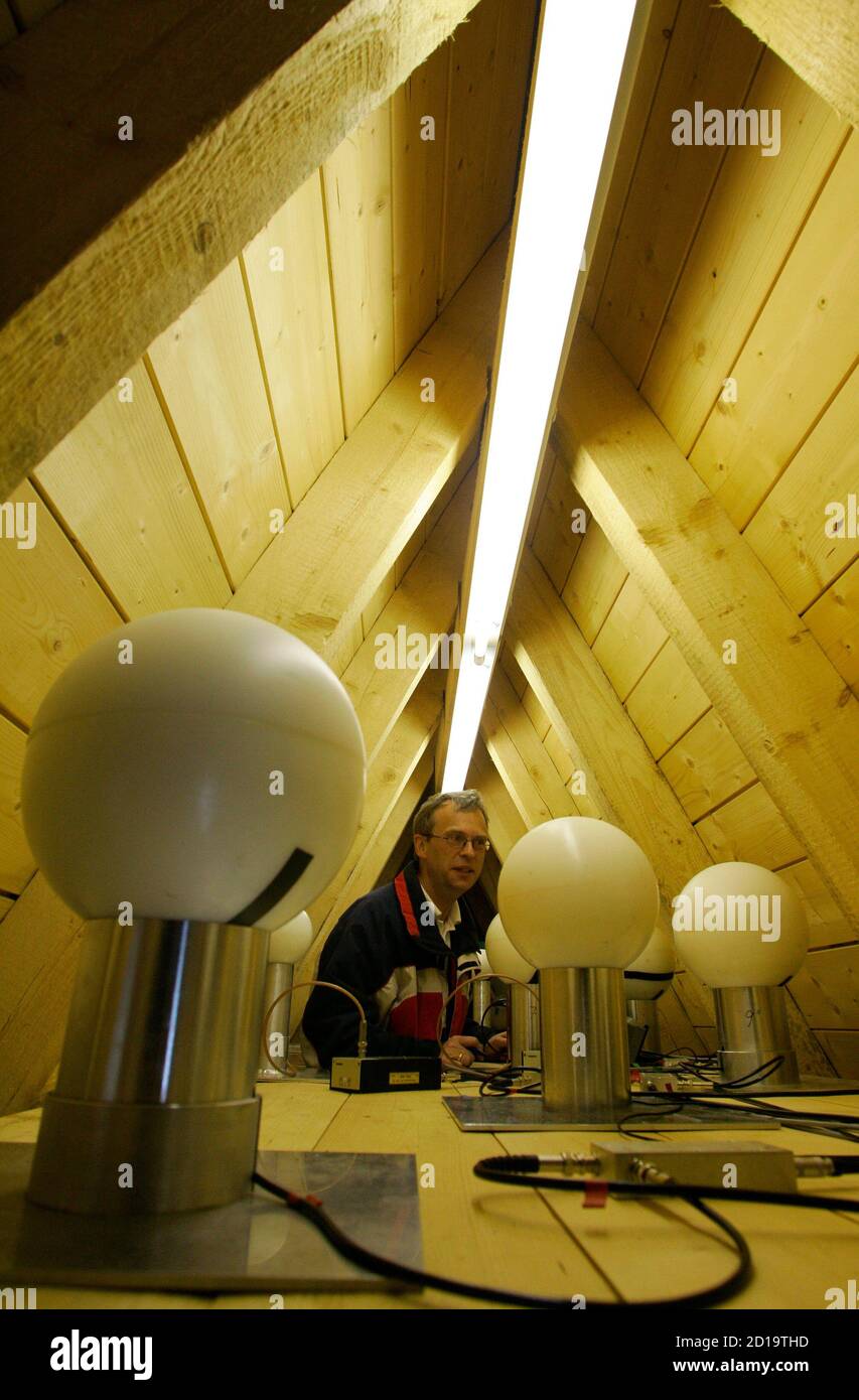 Neutron spectrometer hi-res stock photography and images - Alamy