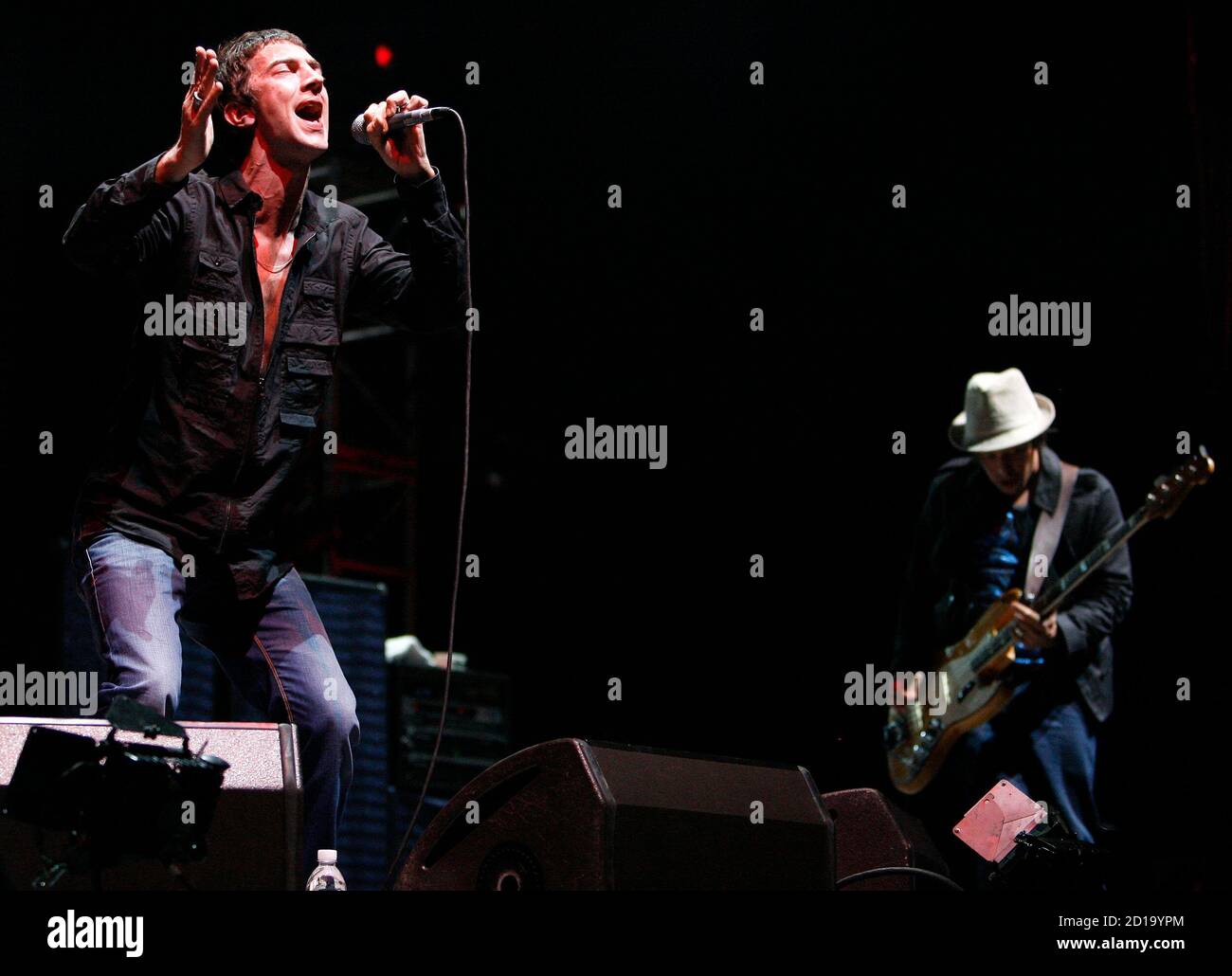 Bassist richard jones hi-res stock photography and images - Alamy