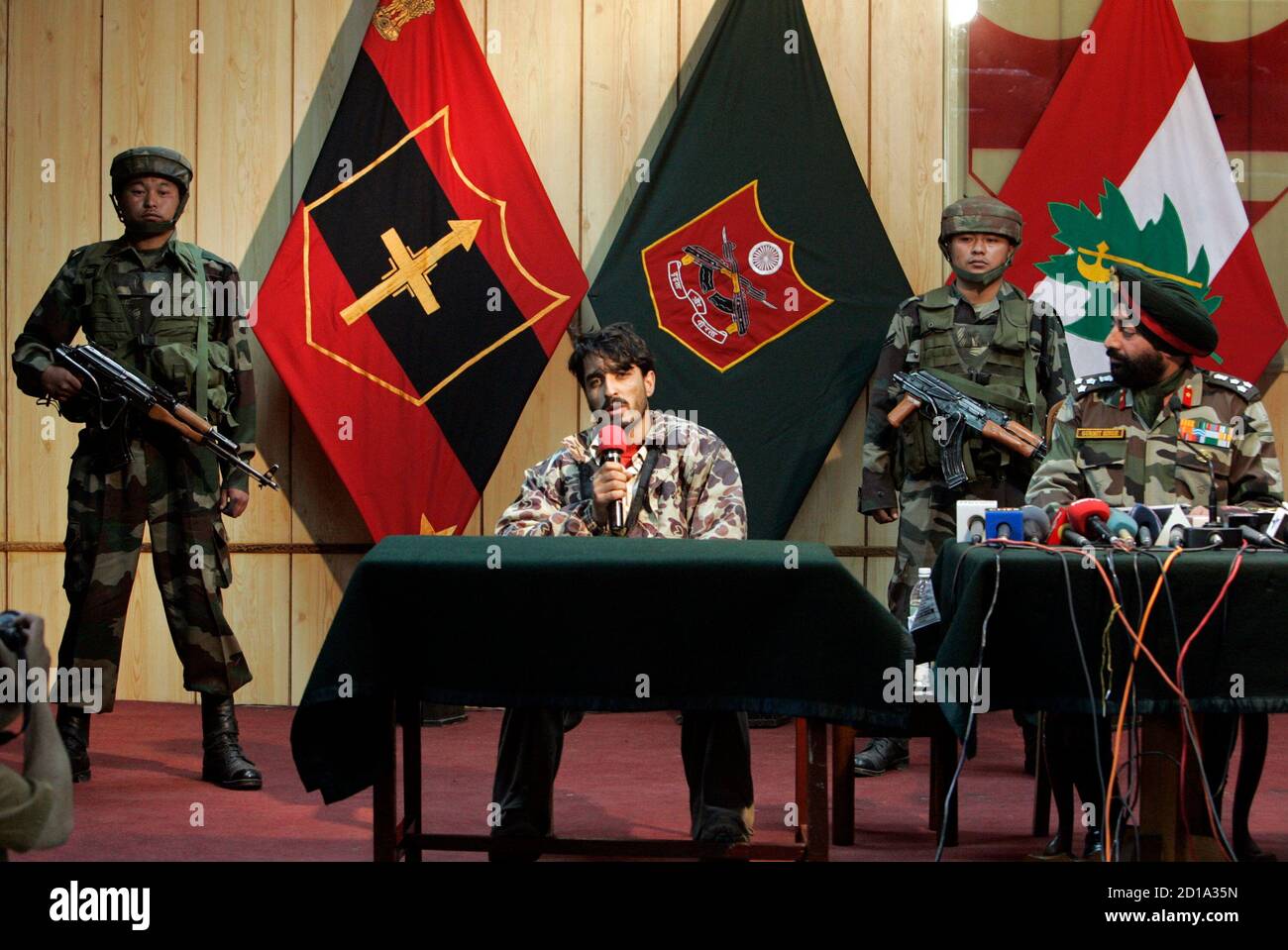 Indian army soldiers during guard hi-res stock photography and images ...