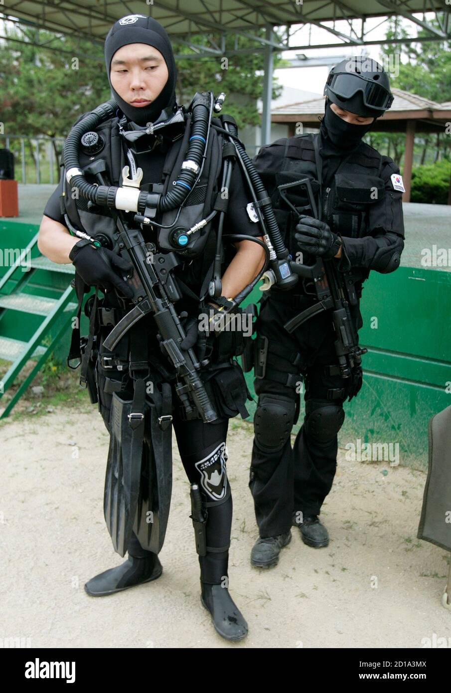 Anti terrorism drill hi-res stock photography and images - Alamy