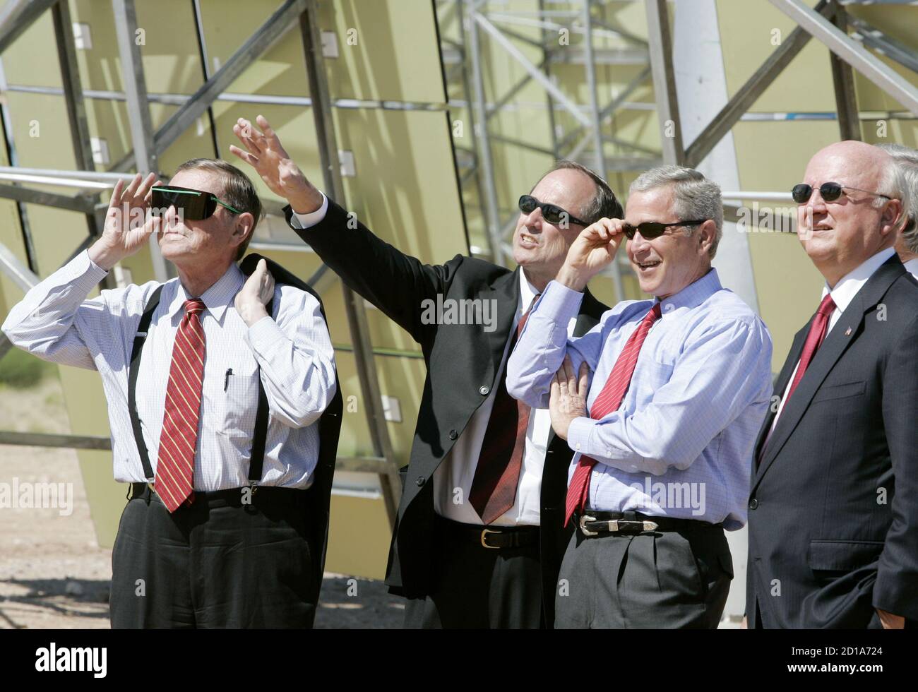 U s president george bush wears hi-res stock photography and images - Alamy