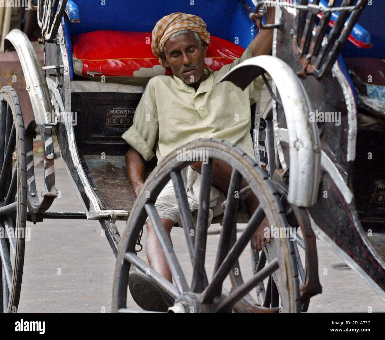 Hand rickshaw puller rest hi-res stock photography and images - Alamy