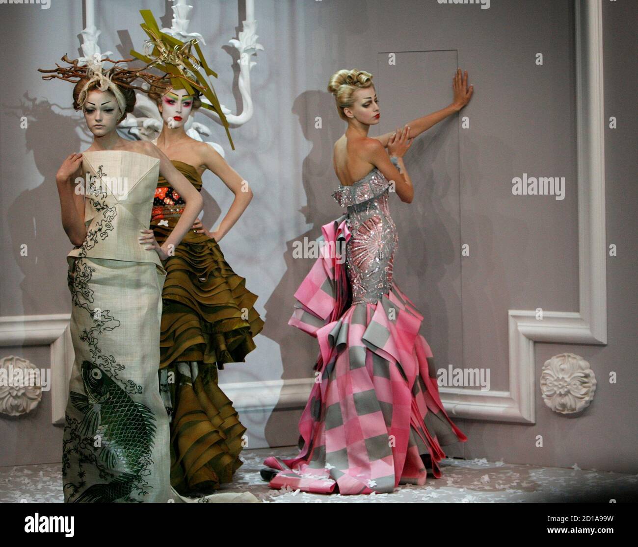 John galliano and models hi-res stock photography and images - Alamy