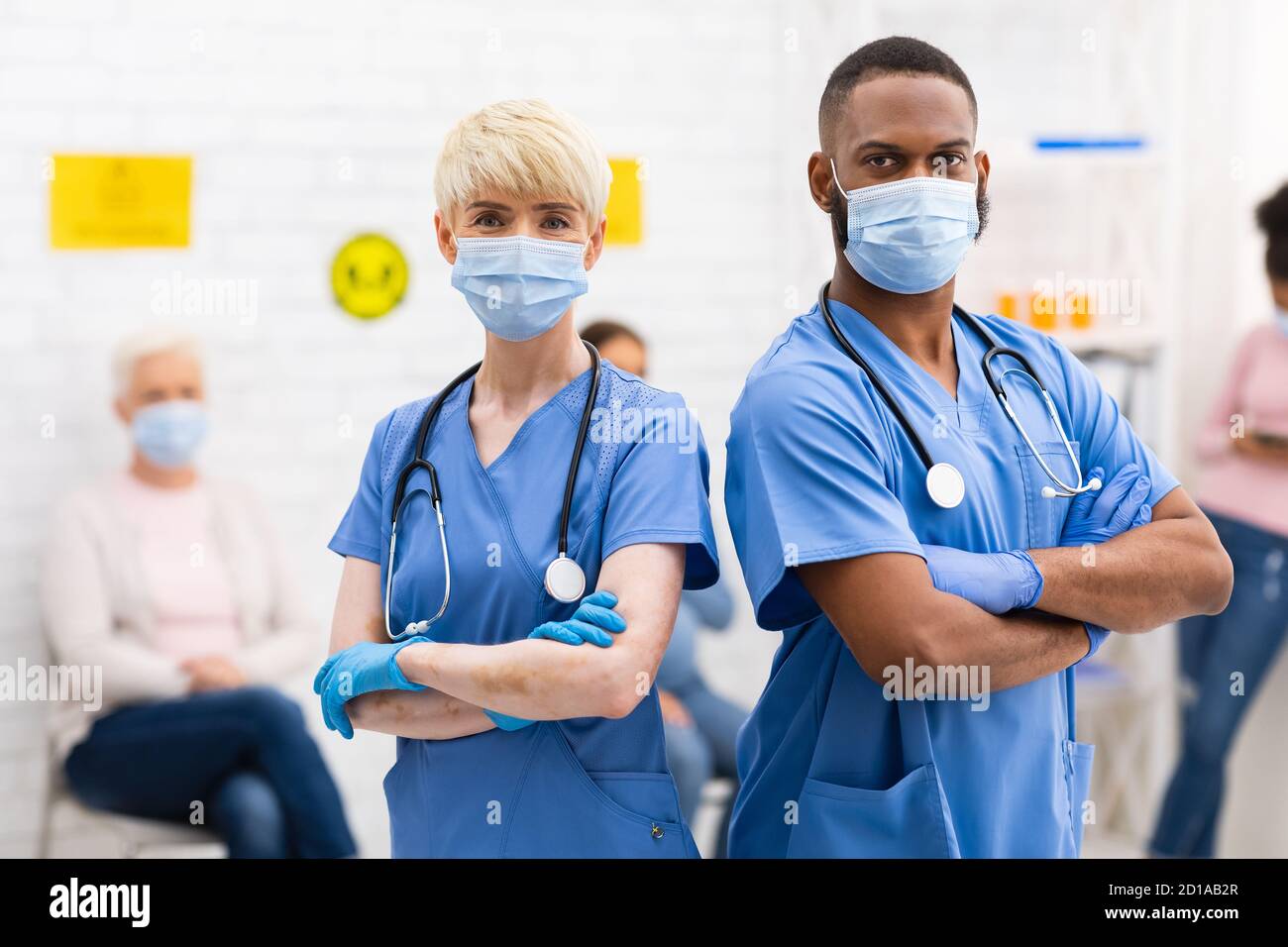 Hospital doctors masks hi-res stock photography and images - Alamy