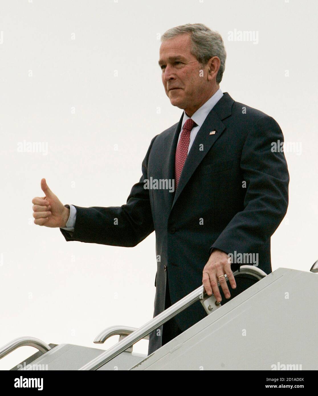 United states air force thumbs up hi-res stock photography and images ...