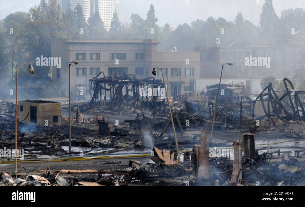 Burning tv set hi-res stock photography and images - Alamy