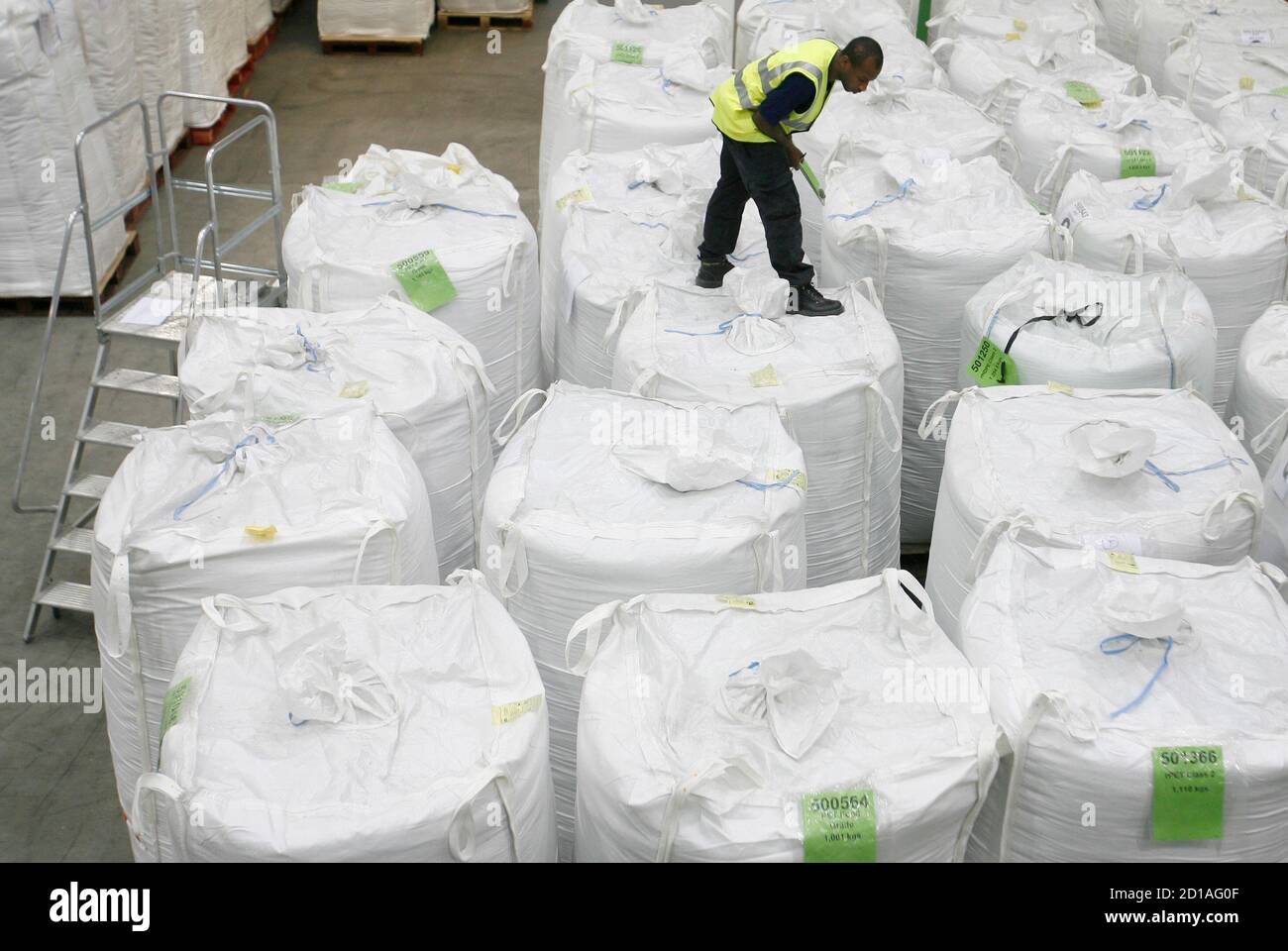 Plastic pet flakes hi-res stock photography and images - Alamy