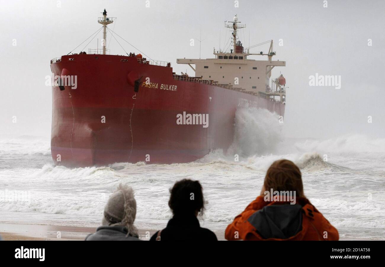Running to sea operation hi-res stock photography and images - Alamy