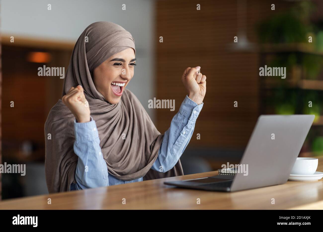 Smiling muslim business woman looking hi-res stock photography and ...