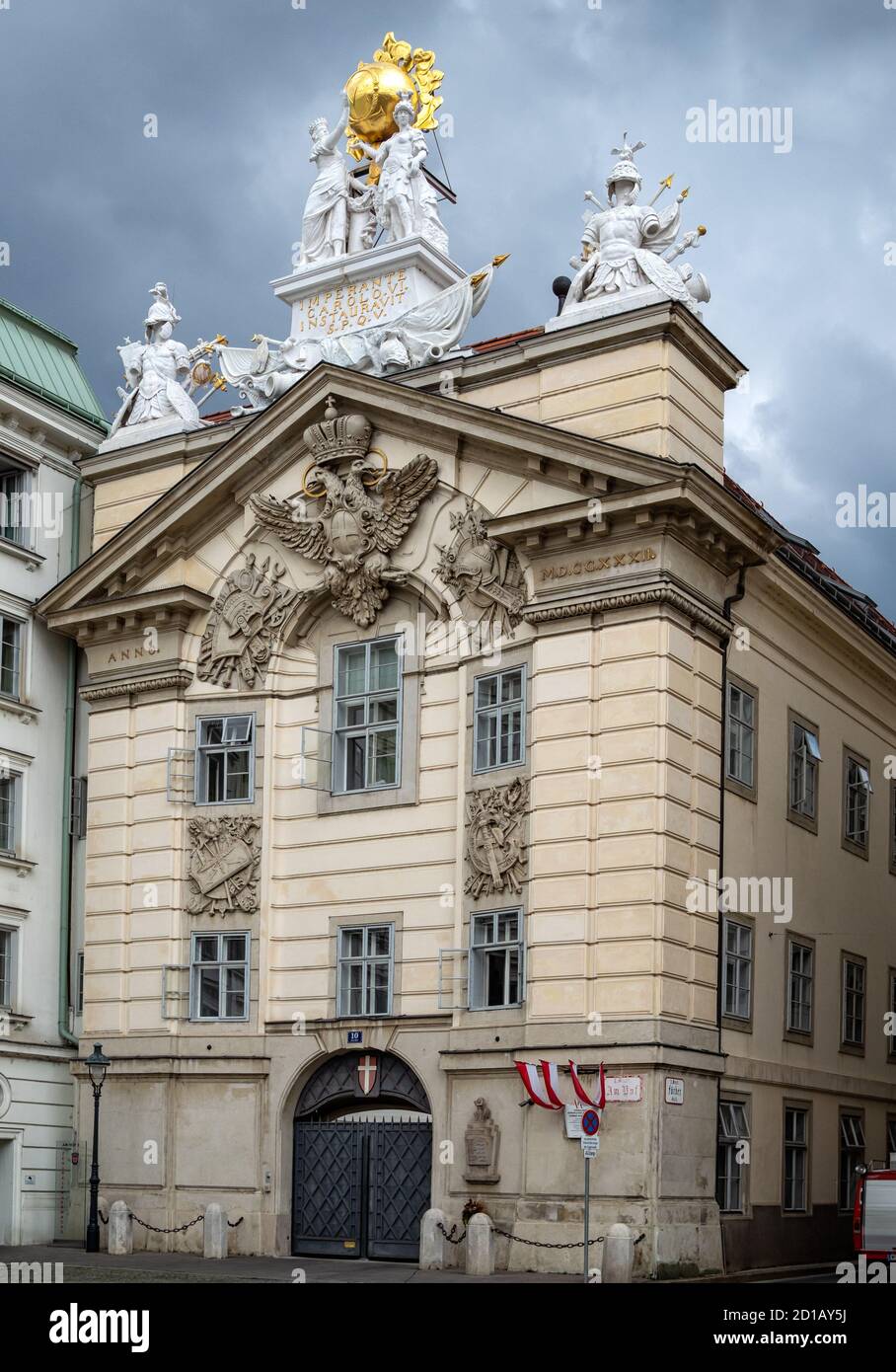 Civil armoury buildingam hof square hi-res stock photography and images ...