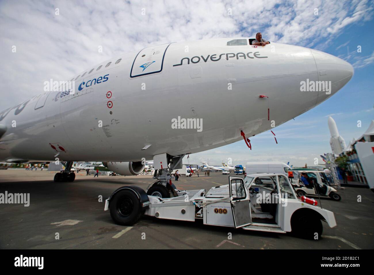 Pilot cockpit a300 hi-res stock photography and images - Alamy
