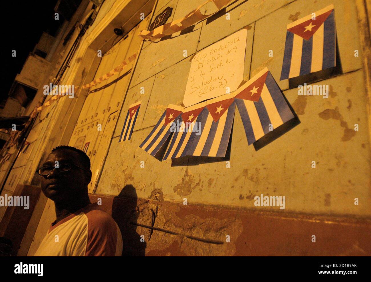 Havana wall of flags hi-res stock photography and images - Alamy