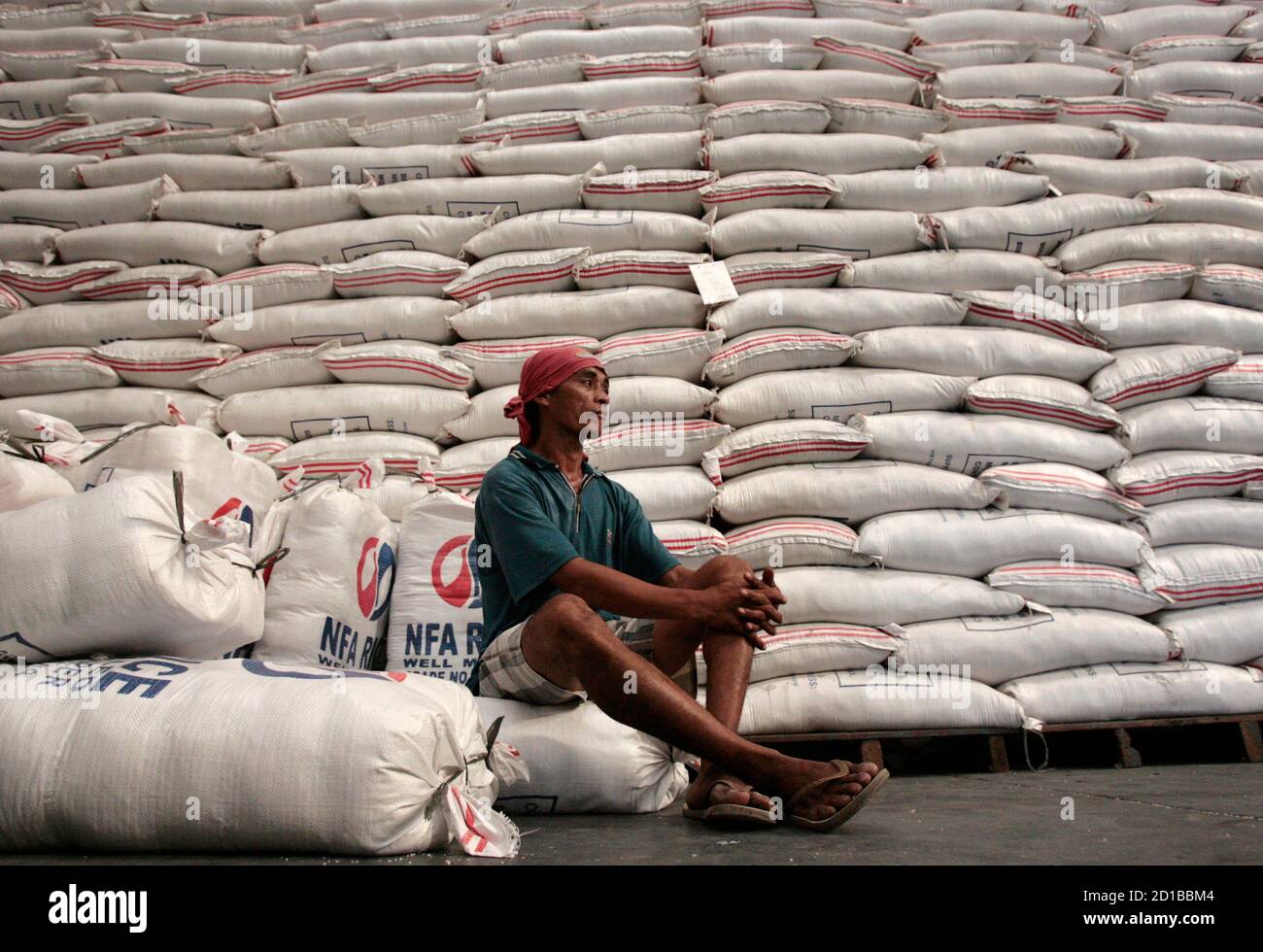 Filipino families eating hi-res stock photography and images - Alamy