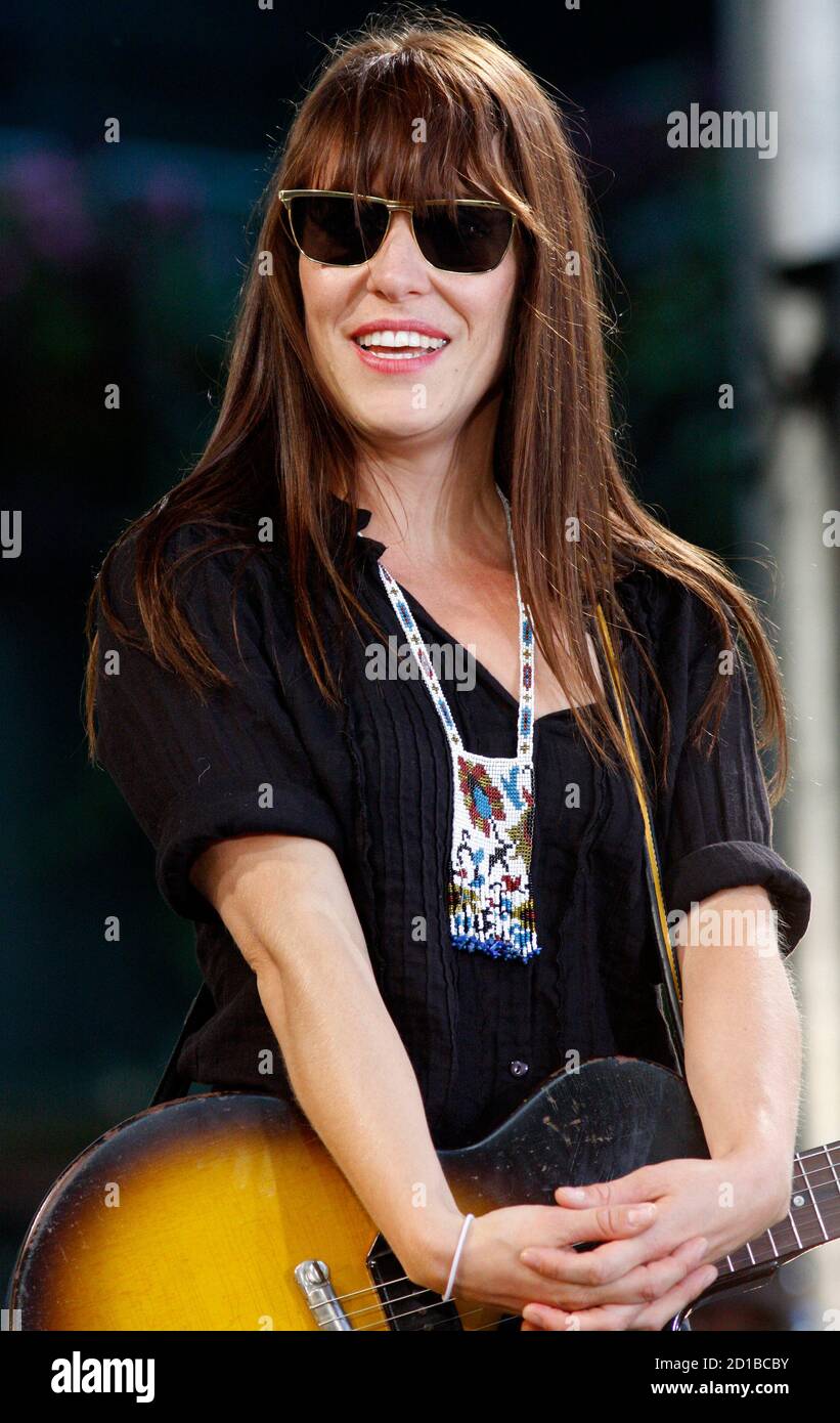 Leslie Feist High Resolution Stock Photography and Images - Alamy