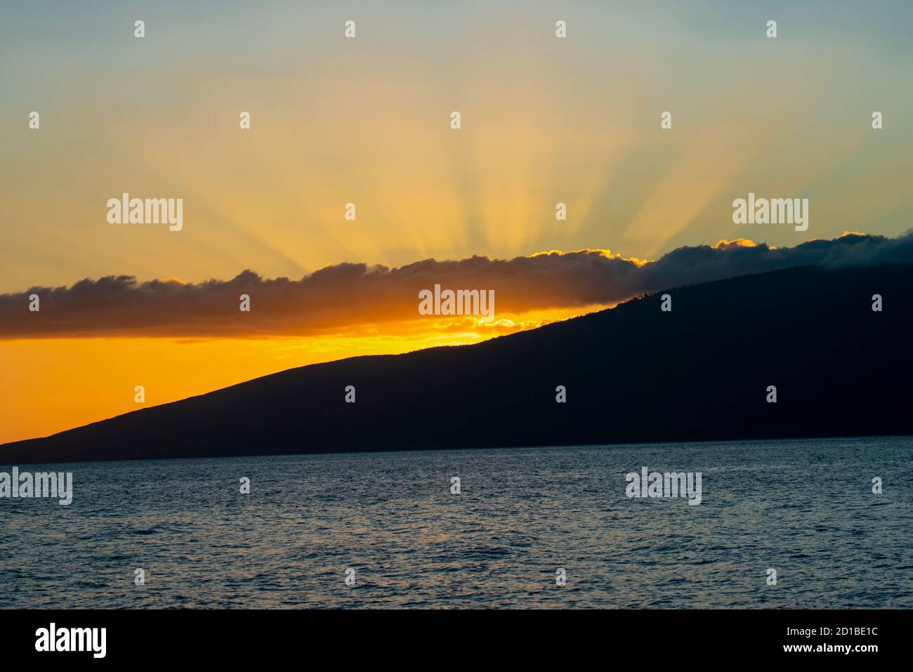 Maui, Hawaii. Spectacular view of the sunset on the island of Hawaii ...