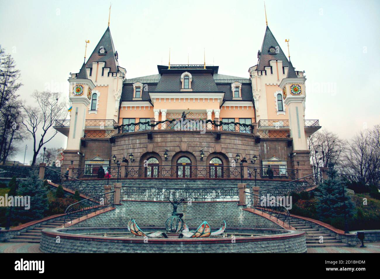 Building of the Kiev Academic Puppet Theater on the European Square ...