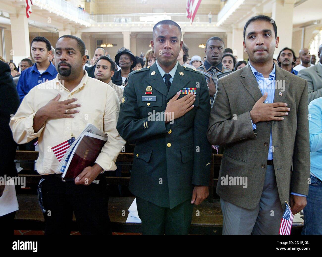 Pledge oath citizenship ceremony hi-res stock photography and images ...