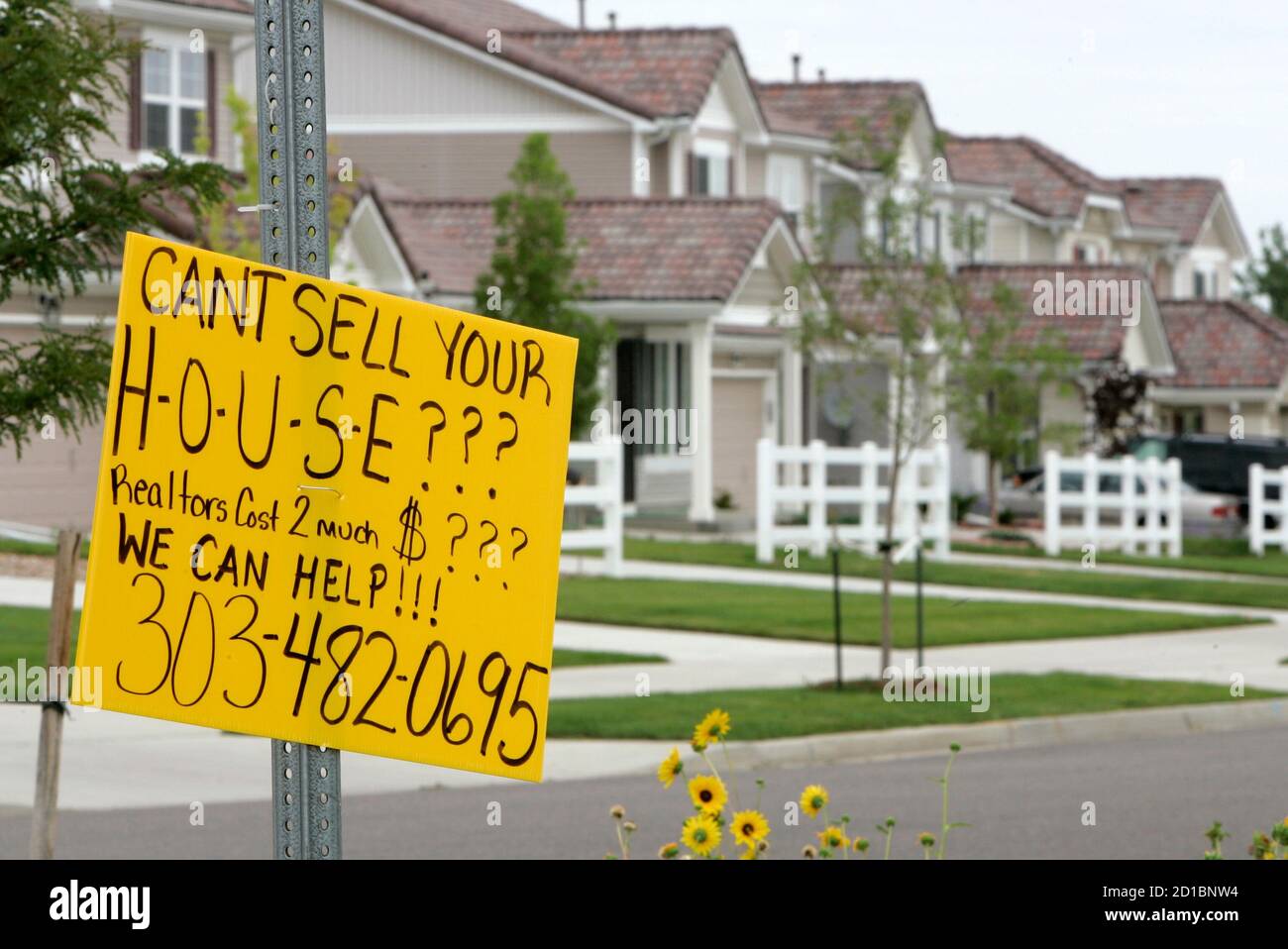 New housing development advertising sign hi-res stock photography and ...